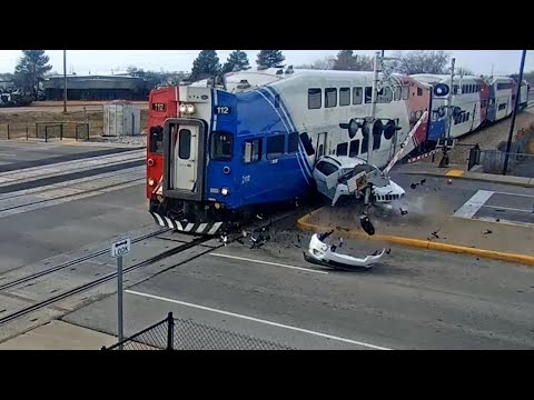 Viral: Car Gets Rear-Ended And Pushed Onto Train Tracks - 101.9 KINK