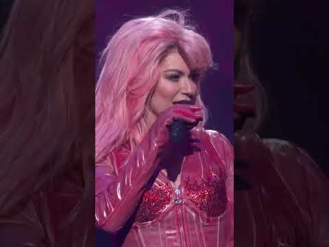 Shania Twain calls out Ryan Reynolds #shorts