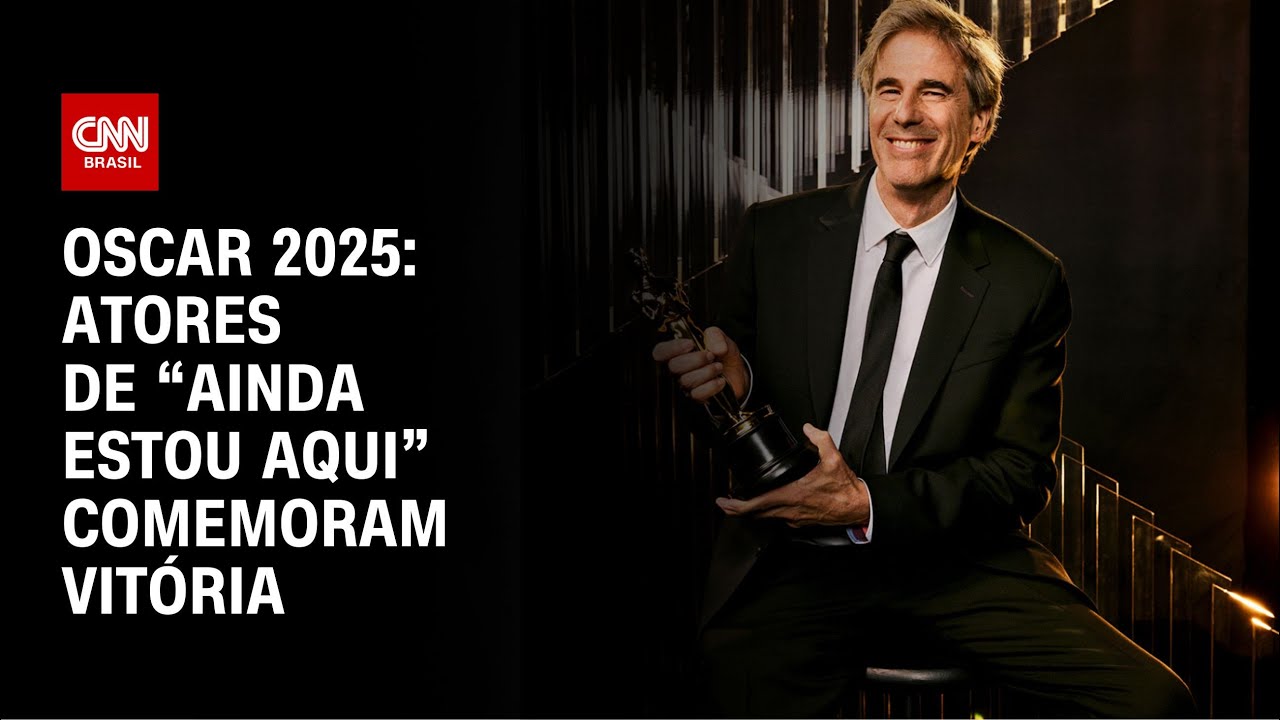 Fernanda Torres segura estatueta do Oscar em foto com Walter Salles CNN Brasil