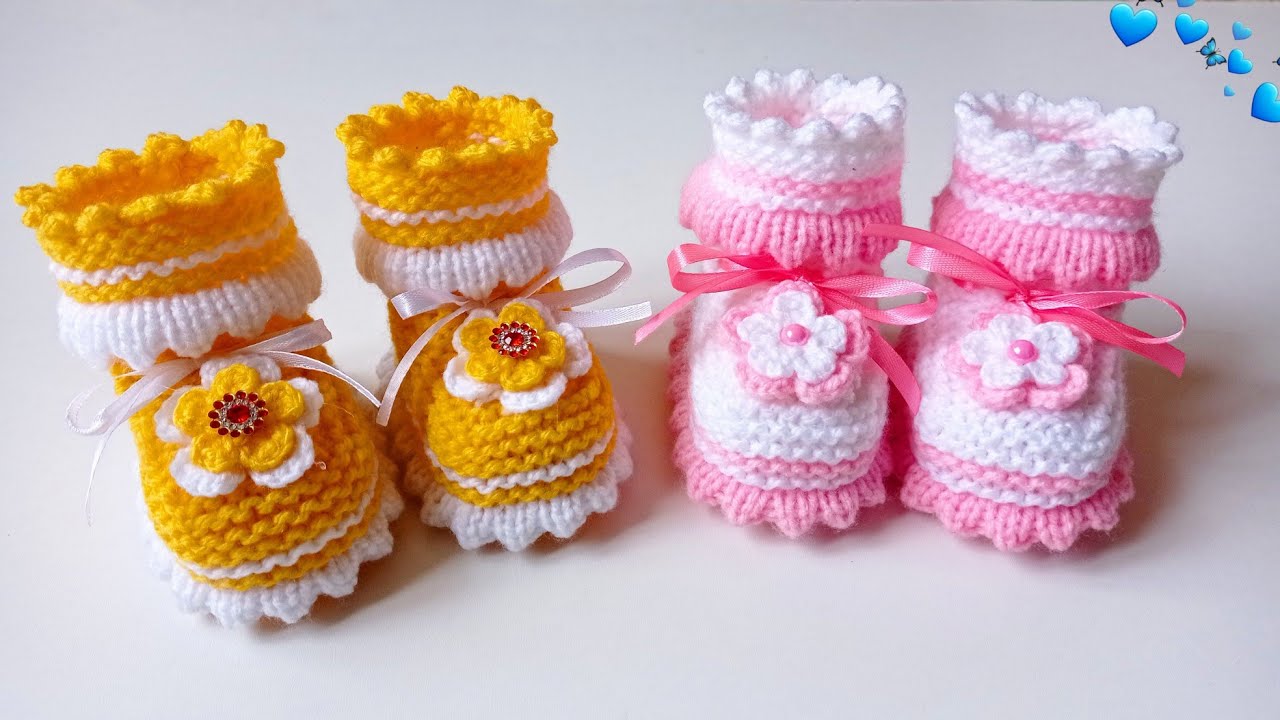 knitting baby booties. very easy!