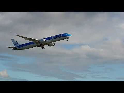 KLM 787-X PH-BKA Departing 18L