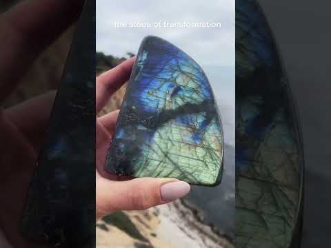 Labradorite the stone of transformation 🧿 #crystalsdotcom #labradorite #crystals #thirdeye