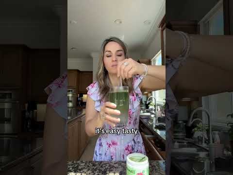This is my favorite flavor of the Bloom Nutrición Greens Powder! I know it looks weird but I promise