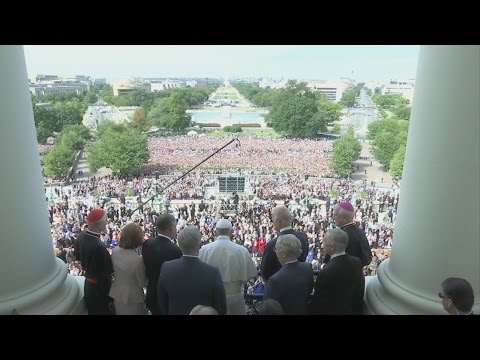 MN Students Observe Pope's American Visit
