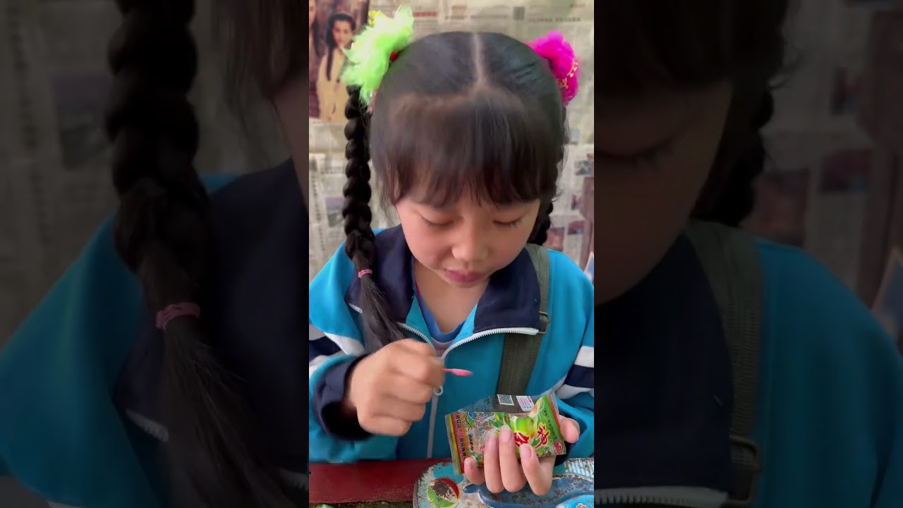 La niña visita la tienda de barrio para comprar dulces #nostalgia #curiosidades