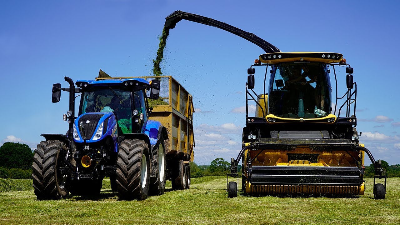 Silaging at Reaseheath College with Malpas Tractors and Kuhn UK