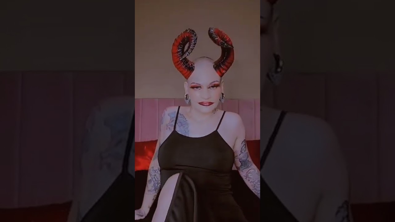 LYRIK ALLURE AS A SEXY SUCCUBUS 😈✂️