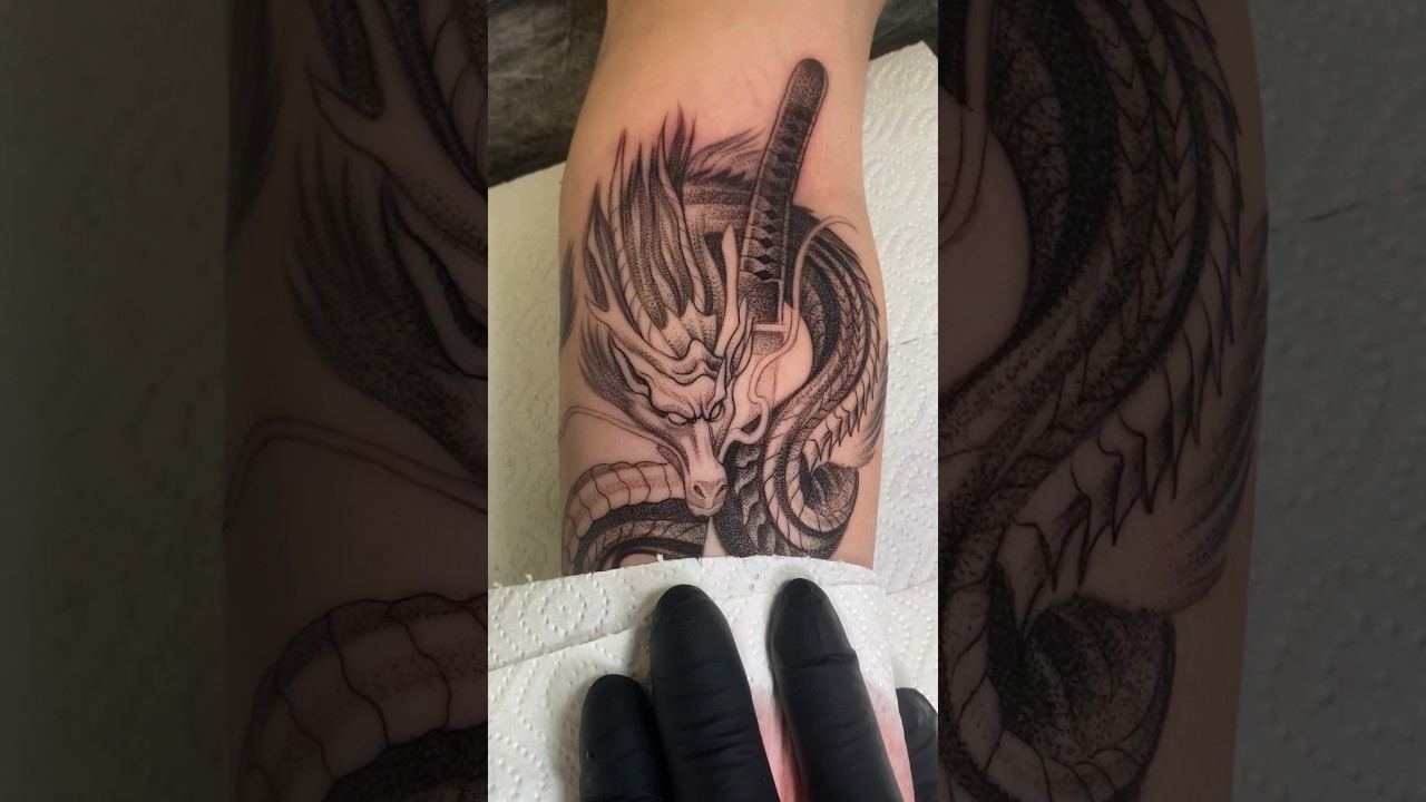 Whip shading tattoo dragon #tattoo #tattooartist #tattooart