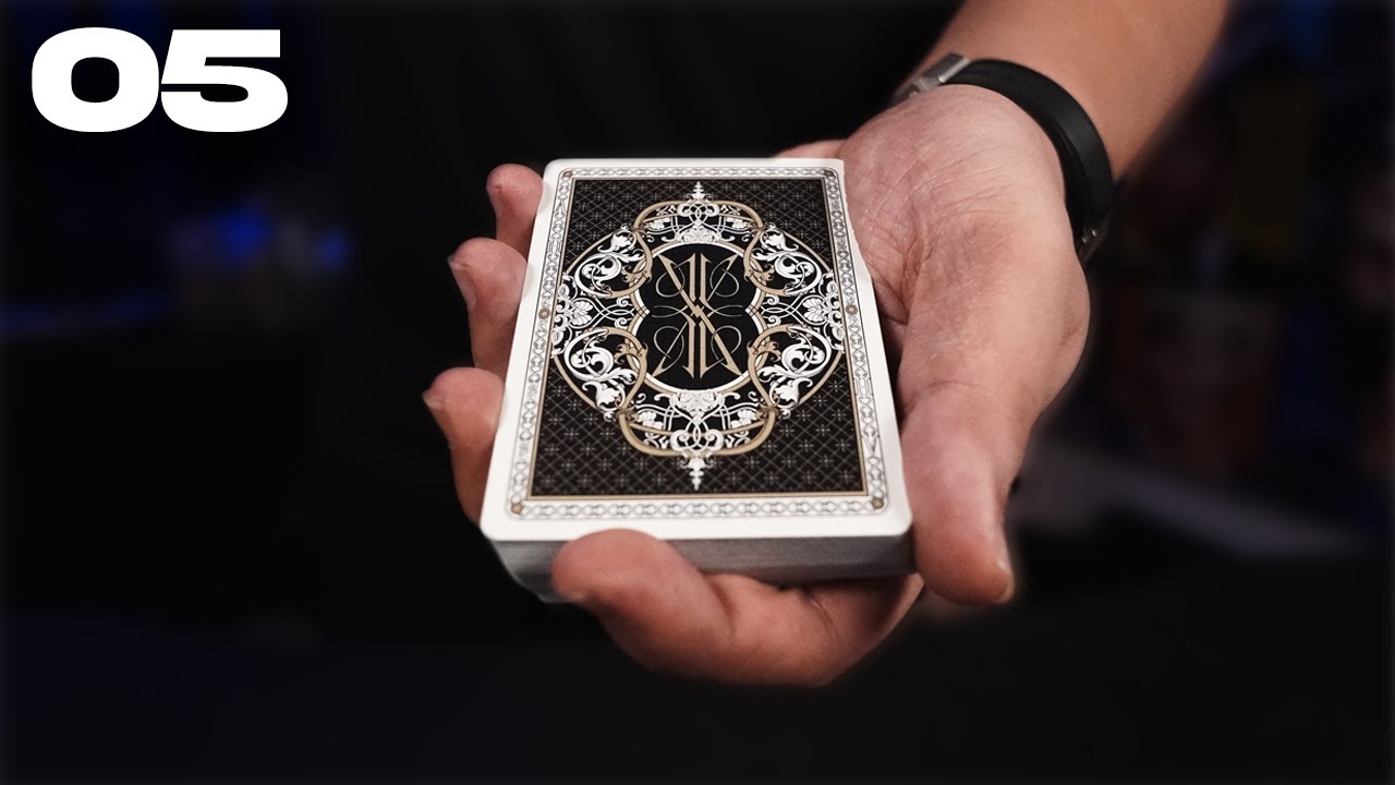 How to hold Playing Cards. (Basic Card Grips)