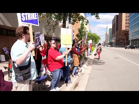 BCBSM union workers support Big 3 workers as strike begins