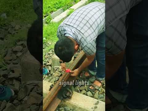 ¿Qué es ese sonido de petardo debajo del tren?