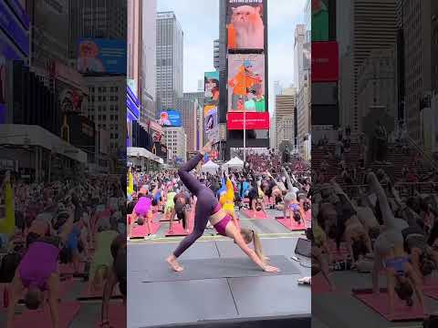 Summer Solstice Yoga in Times Square Manhattan New York City 2023 #newyorkcity #summersolstice #yoga