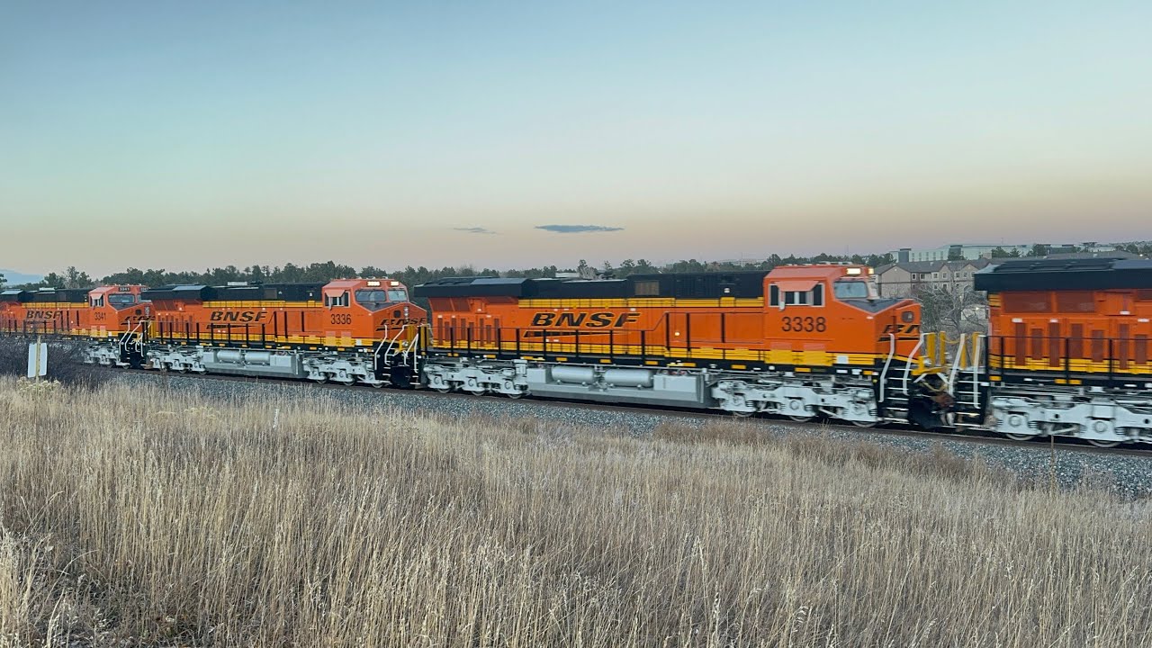 BNSF 5995 Leads Q-ATLPTL with 6 Brand New ET44ACHs!