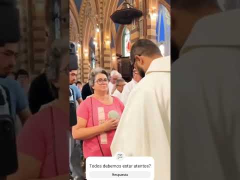 Mira la reacción de Sacerdote cuando ve a Hombre #eucaristia #shorts #short