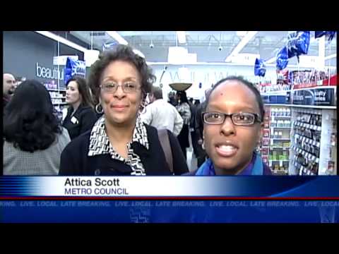 New Walgreens on W. Broadway offers healthy fresh food options
