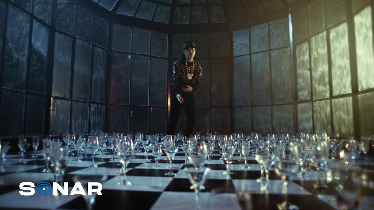 Cris MJ - 30 Mil Pies (Video Oficial)