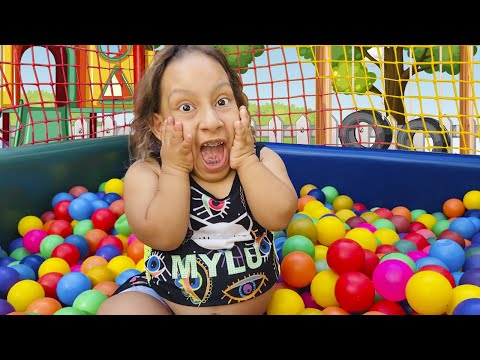 Maria Clara and Stories for Kids at the Playground and the Swimming Pool – MC Divertida