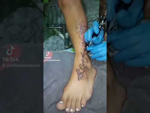 tatuaje de pierna para chicas #tattoo #tattooartist #tattoolover #venezuela #arte 04241430298 #viral