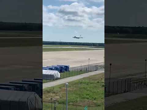 (RARE!) Boeing VC-25A touch and go at Atlantic City International Airport #avaition #rare #subscribe