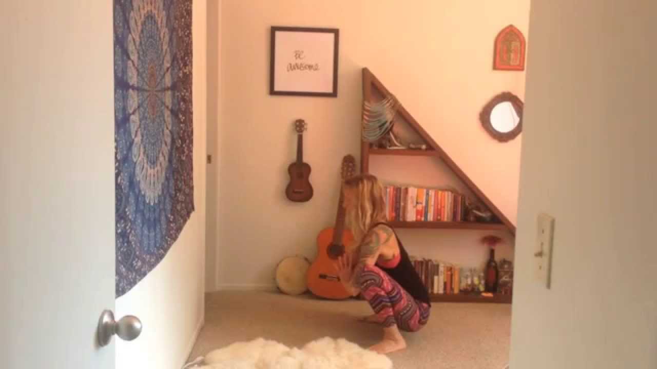 14 minute yoga flow: Grounded Joy (13:54)