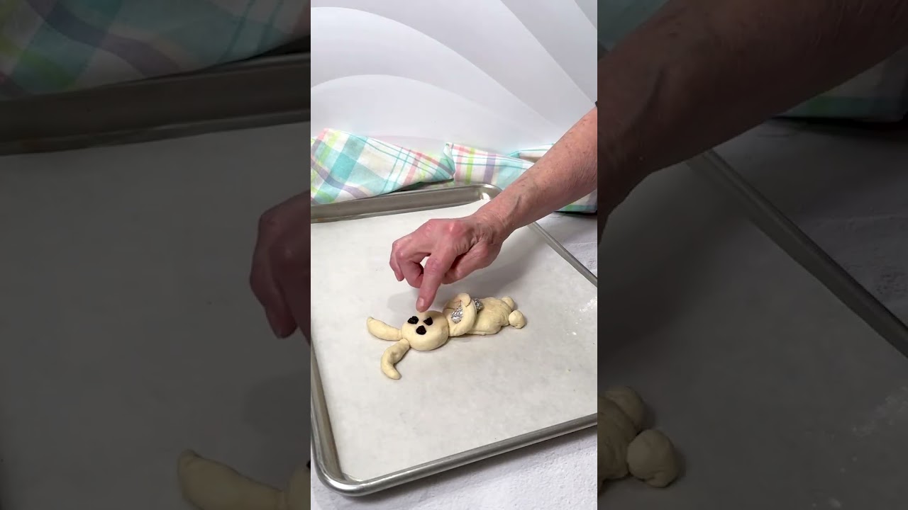 How to Make Adorable Easter Bunny Rolls