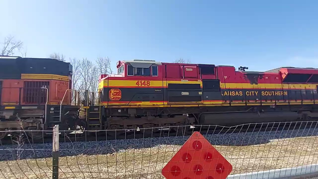 BNSF 8412 KCS 4148 lead Coal 🚂  at Callao Mo