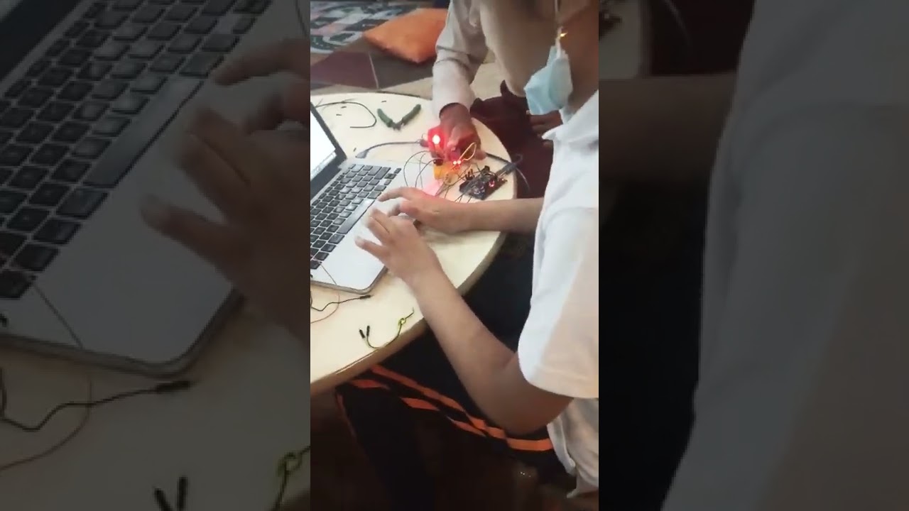 DIY traffic lights project using Arduino#robotics#diyprojects#arduino#shorts#technologyshorts#coding