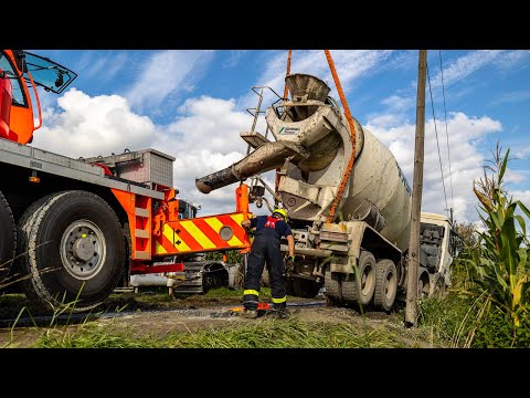23.9.2022 V Hnojníku vyjel mimo komunikaci domíchávač betonu, pomohla mu těžká technika | HZS MSK