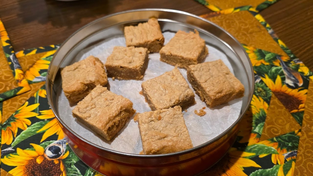 🥜 How to make Peanut Butter Blondies! - Deliciously Decadent! 🥜