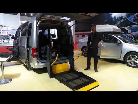Hydraulic lift for wheelchair with foldable platform