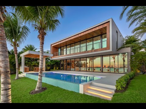 The Jills Zeder Group Presents 9530 West Broadview Dr