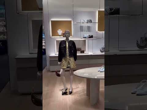 Amazing Channel holiday fashion line in Paris, France 🇫🇷 👗🥻