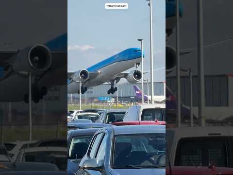KLM TAKE-OFF AMSTERDAM SCHIPHOL AIRPORT // PLANE SPOTTING #airplane #aviation #shortvideo