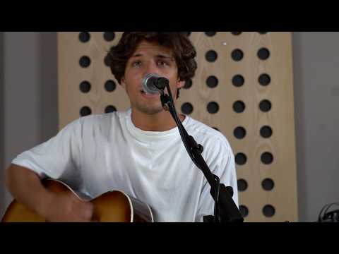 SPOTLIGHT - Dolly and the Dinosaur - Leo