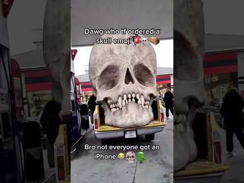 Dawg who the f*ck ordered a Skull emoji β οΈβ οΈπ¦ Bro not everyone get an IPhone ππ
