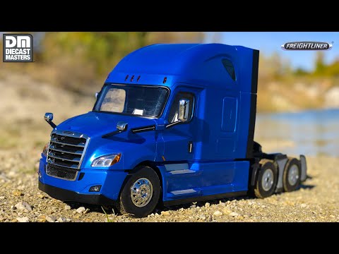Diecast Masters 1:16 RC Truck Freightliner Cascadia