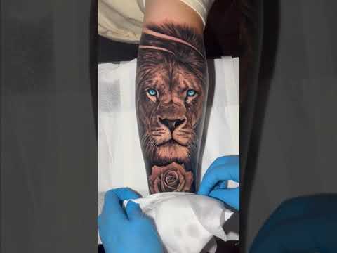 Lion Tattoo Art Work Rose Tattoo Video #tattooartist #tattooart #tattoolife #yuelong #yuelongtattoo