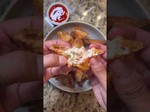 The crispiest crab rangoon 🦀