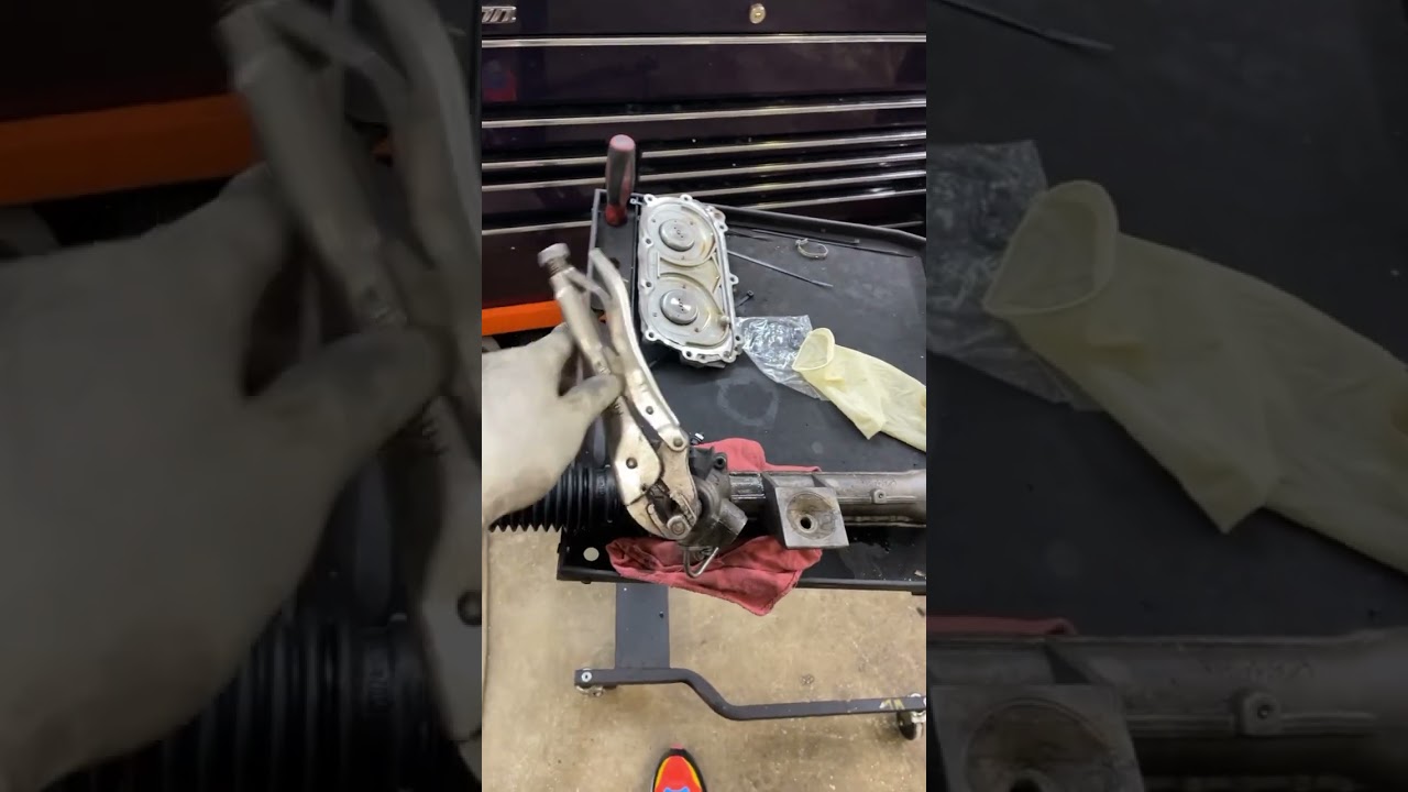 How to center a power steering rack and pinion prior to installing it #mechanic #rackandpinion#car ￼