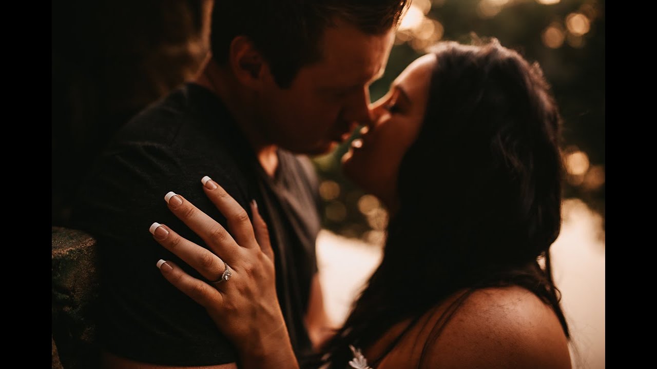Kissing GIF MOODY