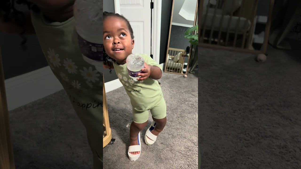 Twins strutting their stuff 🥿👡👠 #twins #achondroplasia #tuckertribe #tuckertwins #ootd