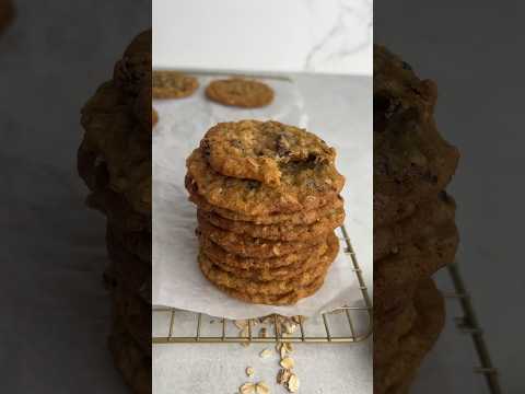 How to make oatmeal raisin cookies thin and chewy! The easiest cookie ever! #cookies #baking