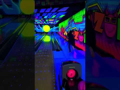 Perfect Bowling Strike 🎳 👌 #bowling #bowlingstrike #strike #shorts #gamezone