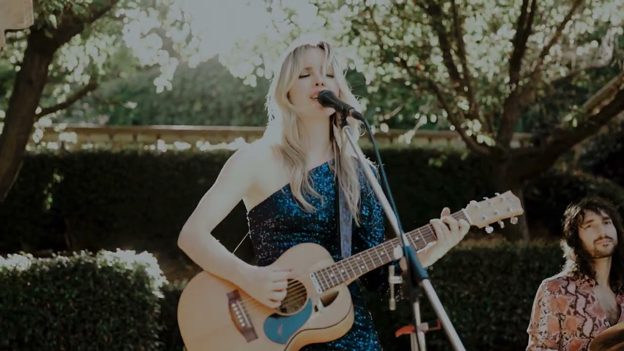 Bronte & Josh | Upbeat Perth Acoustic Wedding Duo, DJ & MC