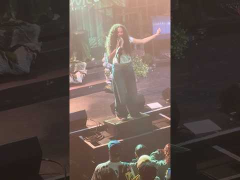 🎤 Samara Cyn blesses the mic with a stunning live performance of Mongolian Rain! 🌧️✨