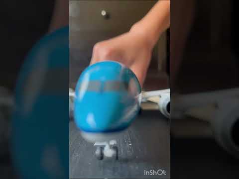 1:200 KLM 787 Landing at 1:400 Model Airport