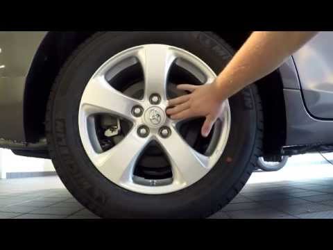 How to change a tire on a Toyota Sienna