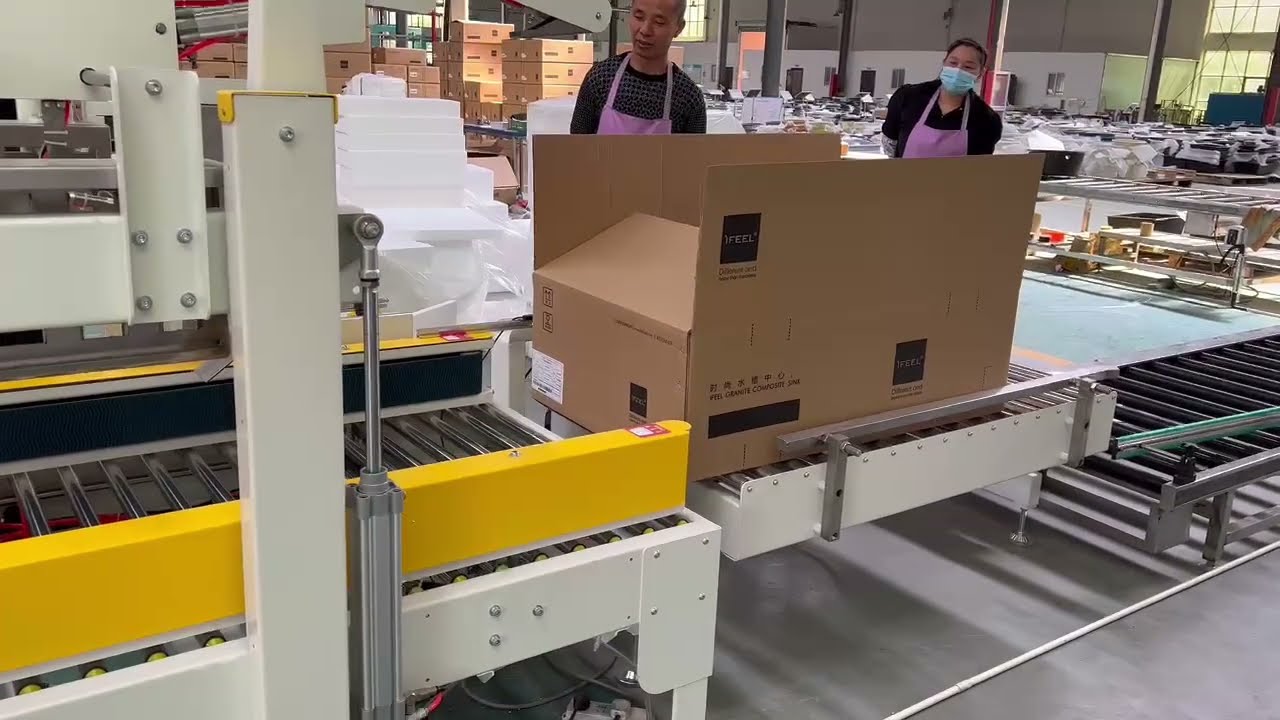 Packaging machine with automatic sealing and packaging integration