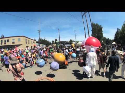 Seattle’s 2014 Fremont Fair, getting ready for the solstice parade ...