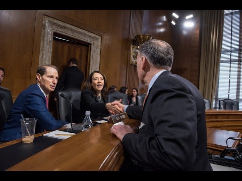 Cantwell Questions HHS Nominee at Finance Committee Hearing